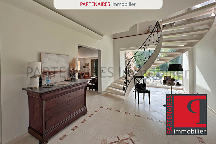 Maison à vendre - Crespières - 9 pièces - 5 chambres