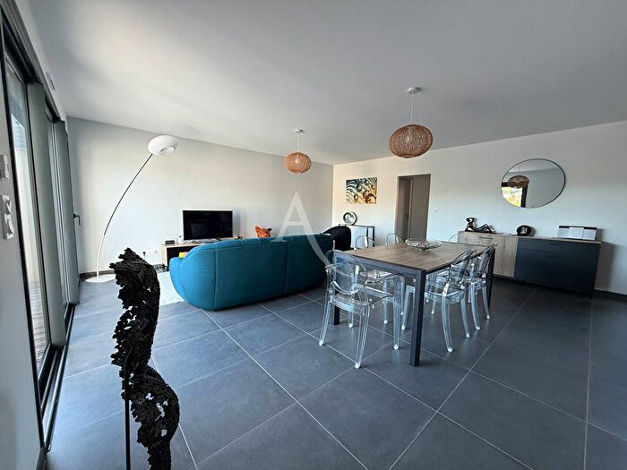 La Fenetre, Saintes : Maison 4 pièces à louer