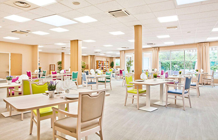 Appartement à vendre - Marignane, Saint-Louis, Saint-Georges - 1 pièce - 19 chambres