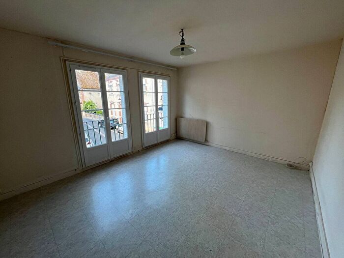 Aubigny-sur-Nère : Appartement 3 pièces à louer