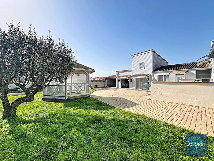 Maison à vendre - Coëx - 6 pièces - 4 chambres