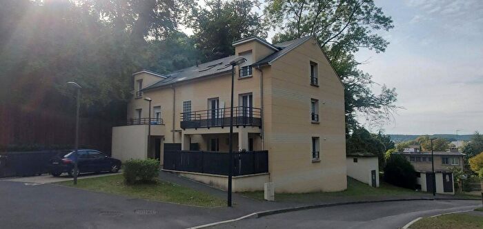 Appartement à louer - Verneuil-en-Halatte - 3 pièces - 2 chambres