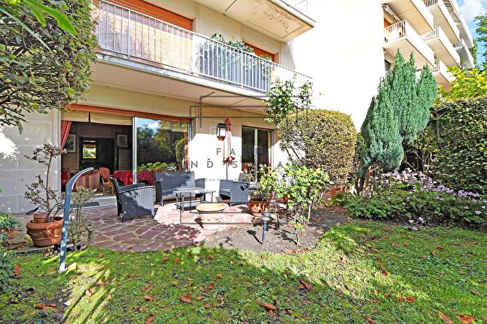 Neuilly-sur-Seine, Saint-James, Madrid : Appartement 6 pièces à vendre
