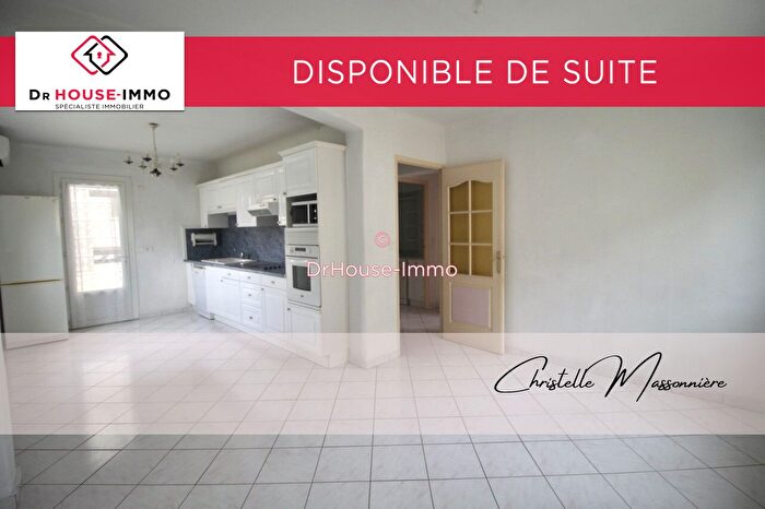 Appartement à vendre - Cavalaire-sur-Mer, Centre-ville - 3 pièces - 2 chambres