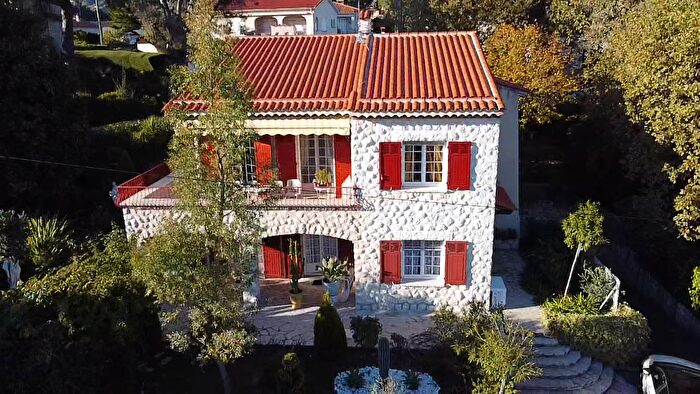 Maison à vendre - Vence, La Sine, La Plus Basse Sine - 7 pièces - 3 chambres