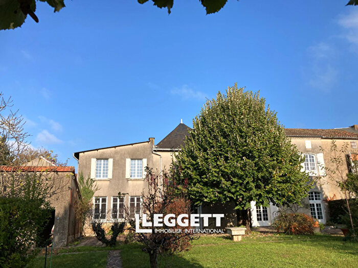 Maison à vendre - LIsle-Jourdain - 9 pièces - 6 chambres