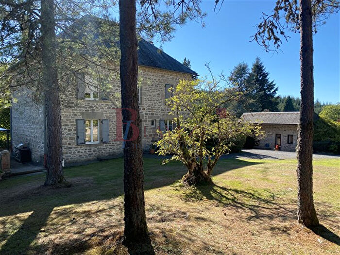 Pérols-sur-Vézère - Maison 6 pièces à vendre