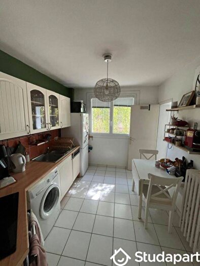 Chalâtres, Nantes : Appartement 1 pièce à louer