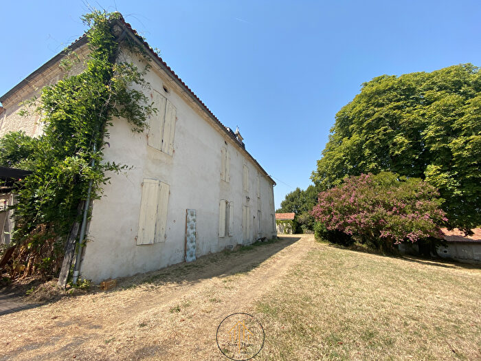 Maison à vendre - Chalais - 10 pièces - 7 chambres