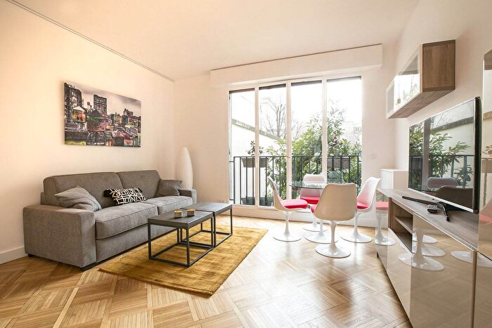 Appartement à louer - Porte Dauphine, Paris ème arrondissement - 2 pièces - 1 chambre