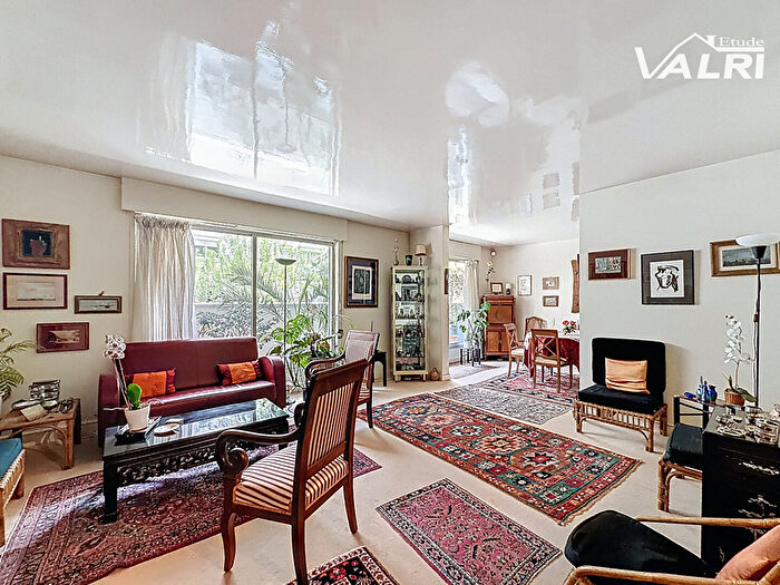 Appartement à vendre - Paris e , République, Saint-Ambroise - 5 pièces - 3 chambres