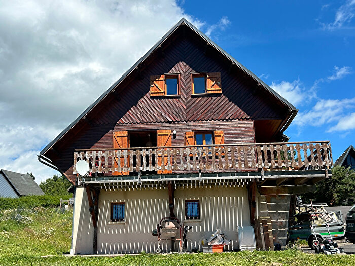 Besse-et-Saint-Anastaise - Maison 6 pièces à vendre