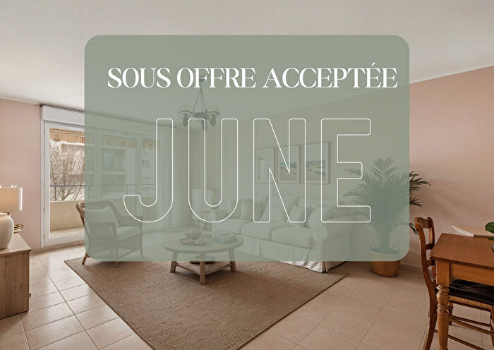 Appartement à vendre - Saint-Priest, Village - 3 pièces - 2 chambres