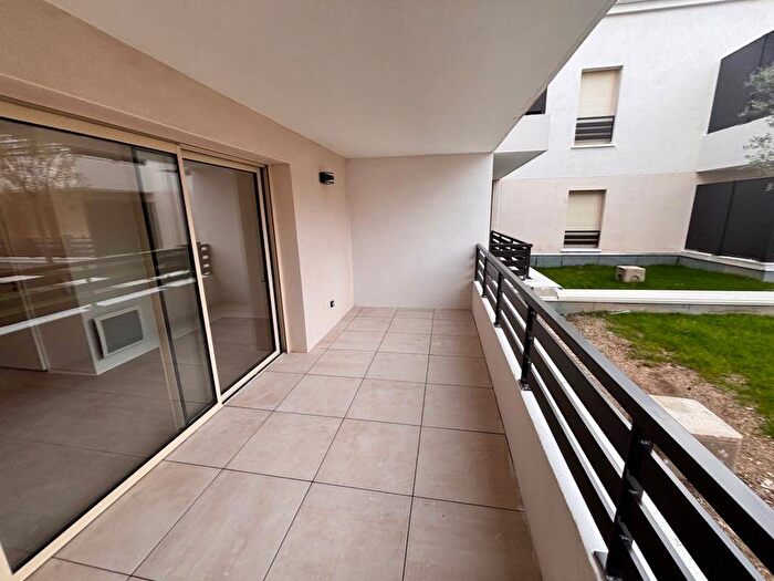 Appartement à louer - Casernes, Nîmes - 1 pièce