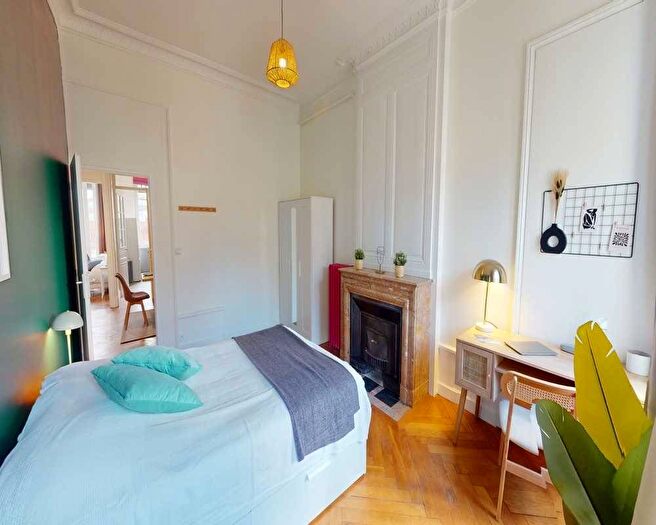 Appartement à louer - Guillotière, Lyon ème arrondissement - 7 pièces - 7 chambres