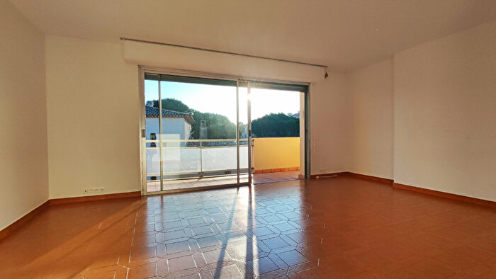 Appartement à louer - Fréjus, Centre-ville - 3 pièces - 2 chambres