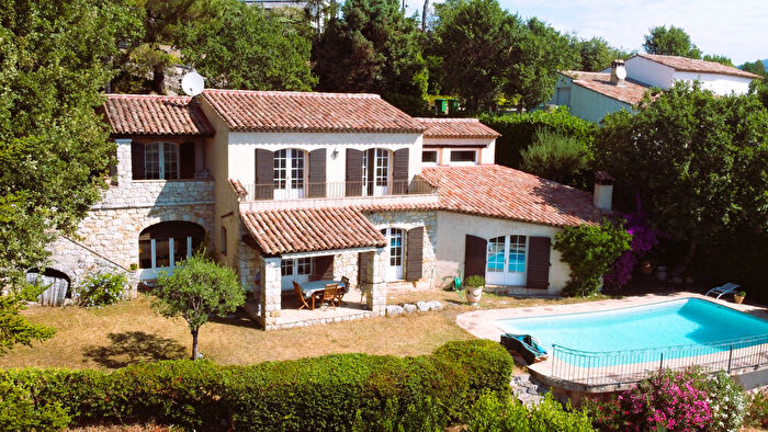 Maison à vendre - Châteauneuf-Grasse - 6 pièces - 3 chambres