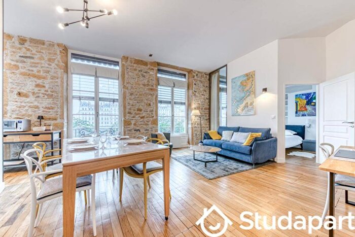 Appartement à louer - Vieux Lyon, Lyon ème arrondissement - 2 pièces - 1 chambre