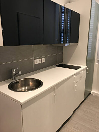 Appartement à louer - Paris e , Barbès, Château Rouge - 2 pièces - 1 chambre