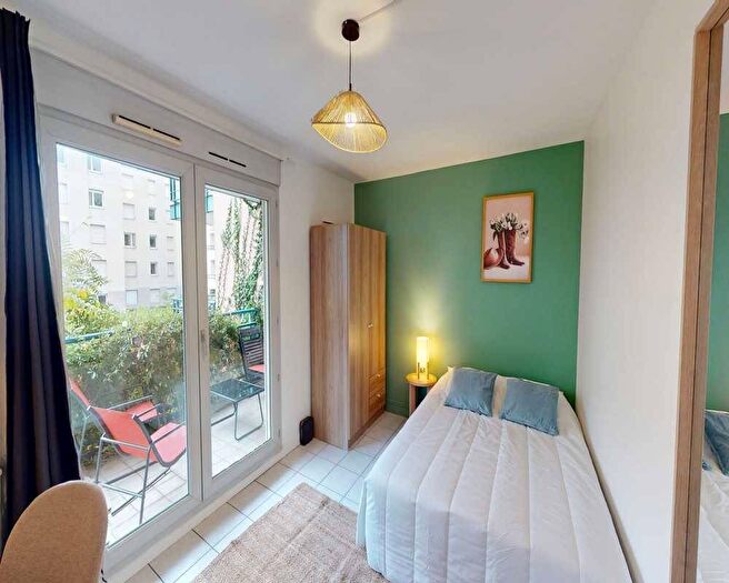 Appartement à louer - Montchat, Lyon ème arrondissement - 4 pièces - 7 chambres