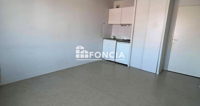 Robretières, La Roche-sur-Yon : Appartement 1 pièce à louer