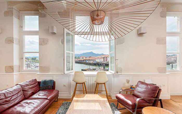 Appartement à vendre - Saint-Jean-de-Luz, Centre-ville - 4 pièces - 3 chambres