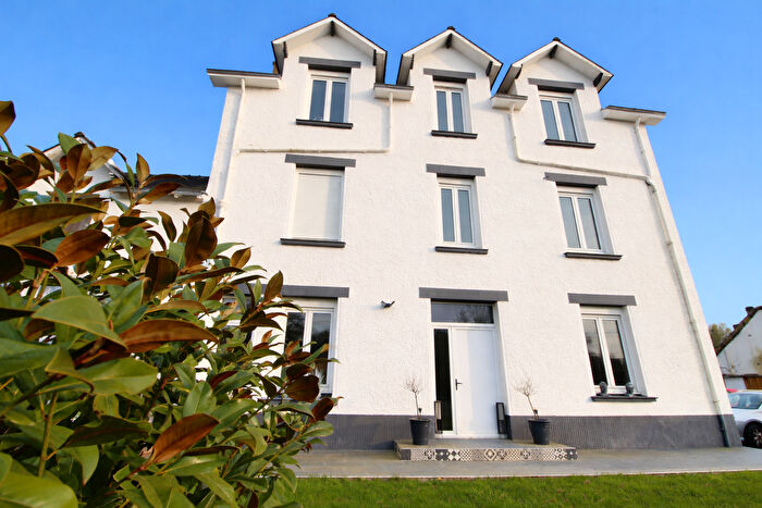 Maison à vendre - Saint-Lyphard - 9 pièces - 6 chambres