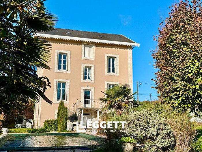 Maison à vendre - Montmoreau-Saint-Cybard - 7 pièces - 5 chambres