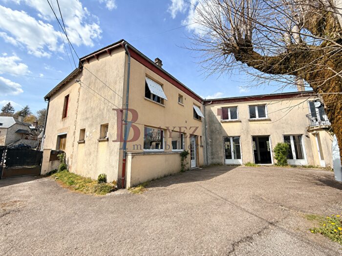 Maison 12 pièces à vendre à Maussac