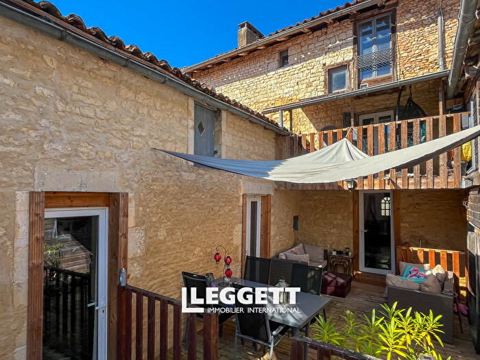 Maison à vendre - Ruffec - 6 pièces - 3 chambres