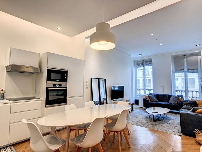 Appartement à louer - Presquîle, Centre ville, Cordeliers, Lyon ème arrondissement - 4 pièces - 3 chambres