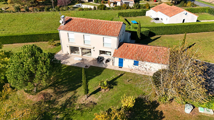 Maison à vendre - La Roche-Posay - 6 pièces - 5 chambres