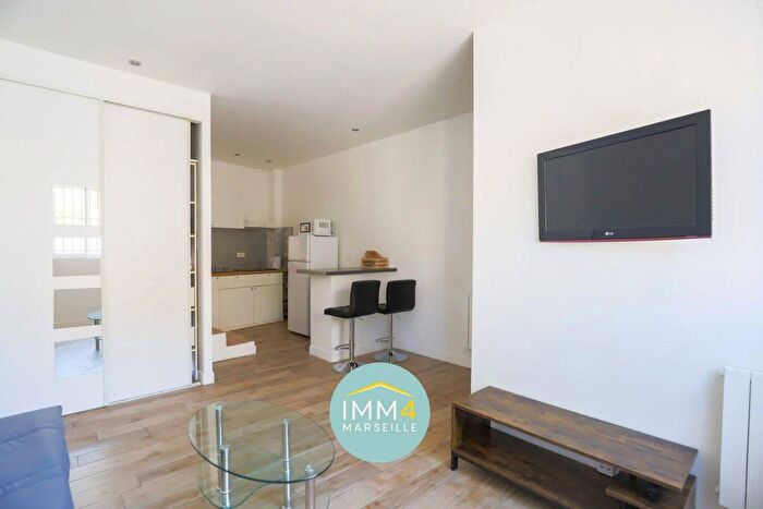 Appartement à louer - Bompard, Marseille ème arrondissement - 1 pièce