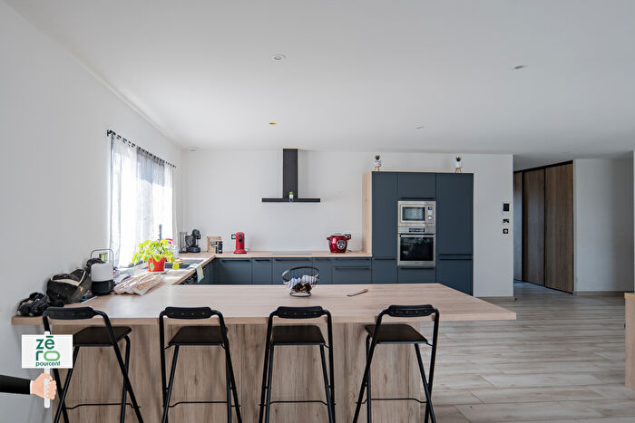 Maison à vendre - Champagné-les-Marais - 6 pièces - 5 chambres