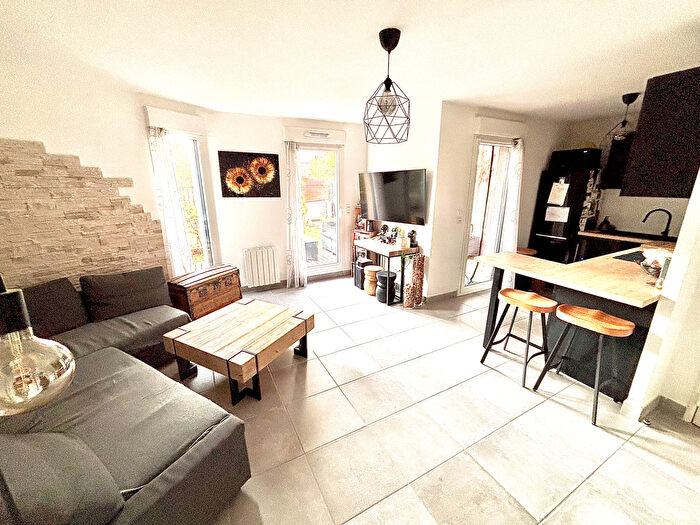 Appartement à vendre - Chassieu - 2 pièces - 1 chambre