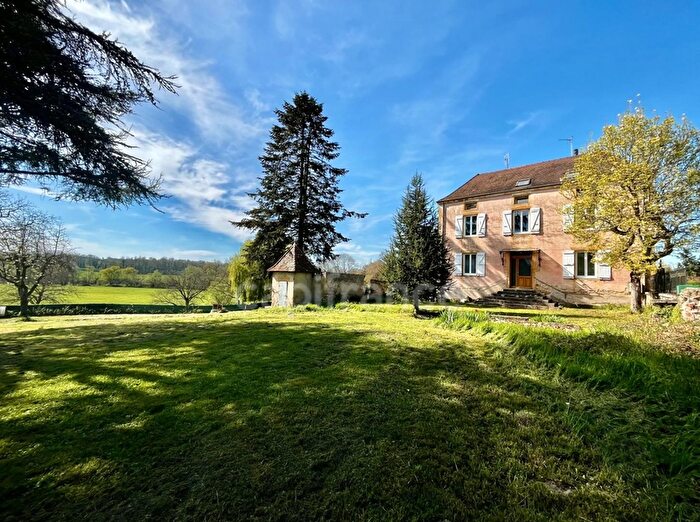 Maison à vendre - Saint-Pierre-la-Noaille - 9 pièces - 6 chambres