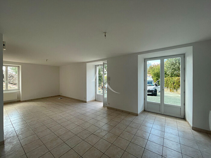 Maison 5 pièces à louer à Saint-Hilaire-des-Loges