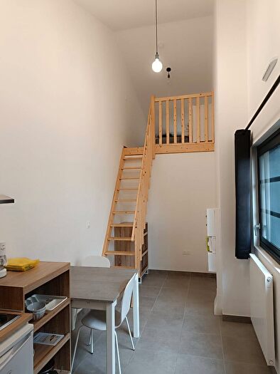Appartement 1 pièce à louer à Le Bourg sous la Roche-Rivoli-Courtaisière, La Roche-sur-Yon