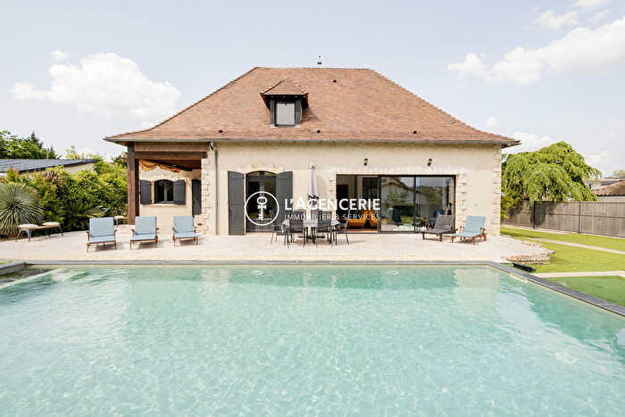 Maison à vendre - Carbon-Blanc - 7 pièces - 6 chambres