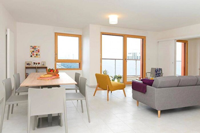 Appartement à louer - Centre-Max Barel-Centre Nord, Vénissieux - 5 pièces - 4 chambres