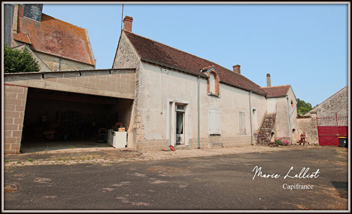 La Neuville-sur-Essonne : Maison 9 pièces à vendre