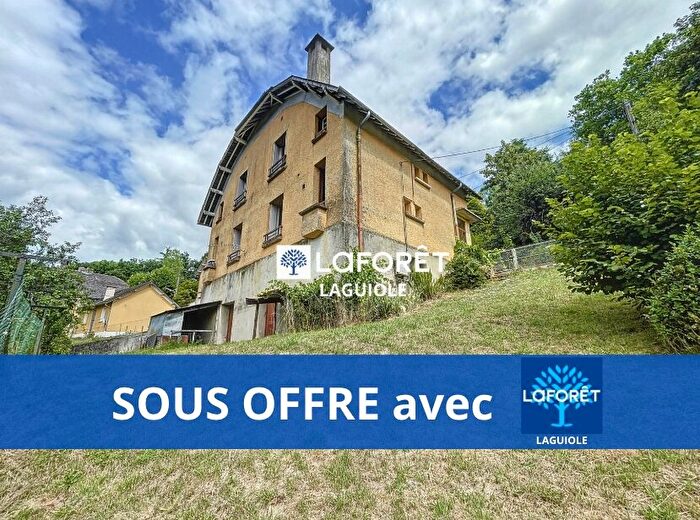 Maison à vendre - Sainte-Geneviève-sur-Argence - 8 pièces - 4 chambres