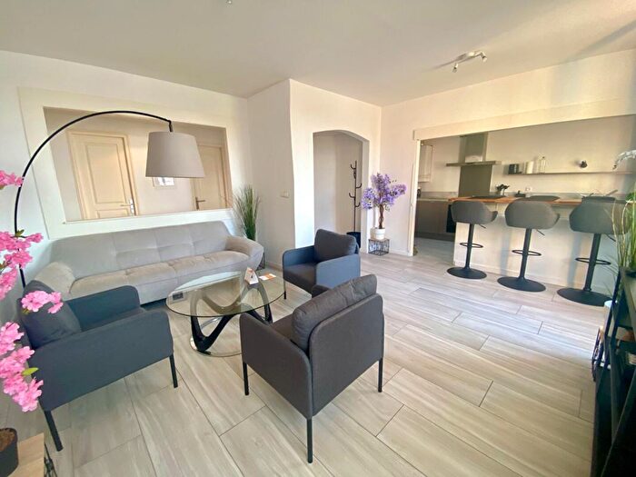 Appartement à vendre - Toulon, Place dArmes - 4 pièces - 3 chambres