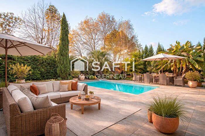 Maison à vendre - Le Pian-Médoc - 6 pièces - 5 chambres