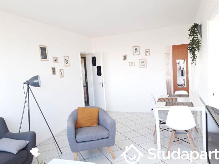 Appartement à louer - Jean-Jaures-Ravezie, Le Bouscat - 1 pièce - 1 chambre