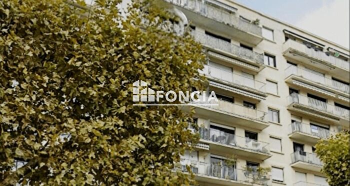 Appartement 2 pièces à vendre à Courbevoie, Hôtel de ville