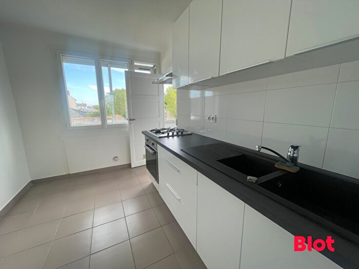 Quartiers Sud-Ouest, Sainte-Thérèse : Appartement 3 pièces à vendre