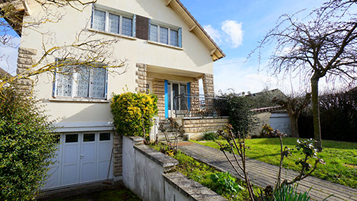 Maison à vendre - Issou - 7 pièces - 5 chambres