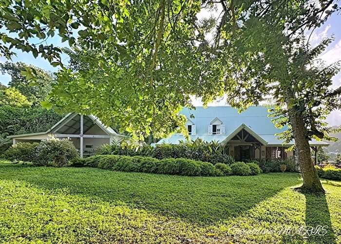 Maison à vendre - Saint-Claude - 6 pièces - 4 chambres