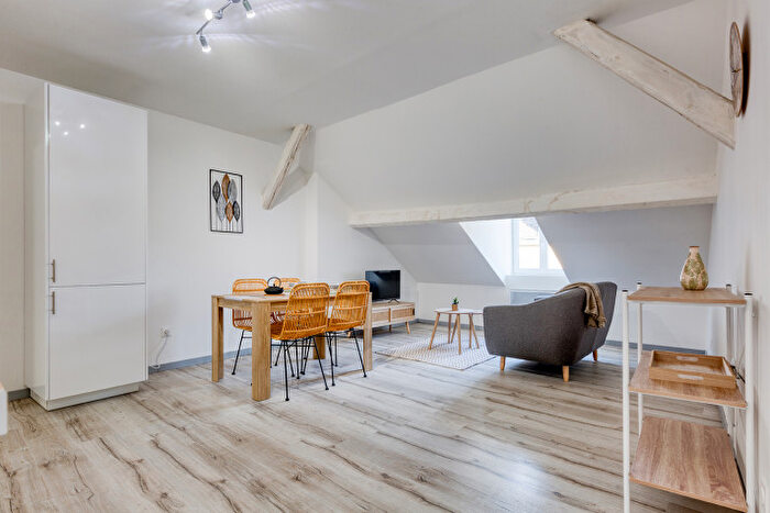 Appartement à louer - Montereau-Fault-Yonne, Ville basse - 2 pièces - 1 chambre